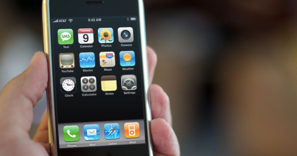 Nhìn lại 11 năm trước: Apple từng giảm giá iPhone 200 USD khiến iFan ...