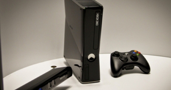 Cận cảnh Xbox 360 phiên bản 2010