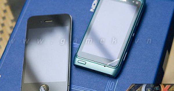 Nokia N8 vs. iPhone 4: Hai huyền thoại đọ sức anh tài