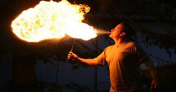 Thổi lửa - môn nghệ thuật biểu diễn đầy thú vị