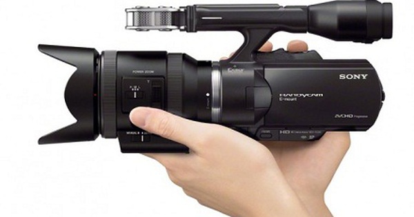Sony tiếp tục ra mắt bộ đôi máy quay Handycam NEX-VG900 Full Frame và NEX-VG30