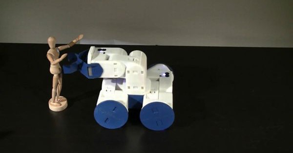 Tự tạo ra robot thông minh với bộ Kit Barobo