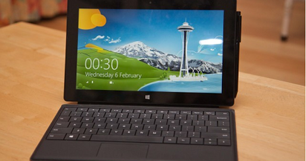 Thử cảm giác bắn Counter-Strike trên tablet Surface Pro